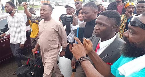 “Ready For Detention” — Sowore Arrives Police HQ With Travel Bag ...